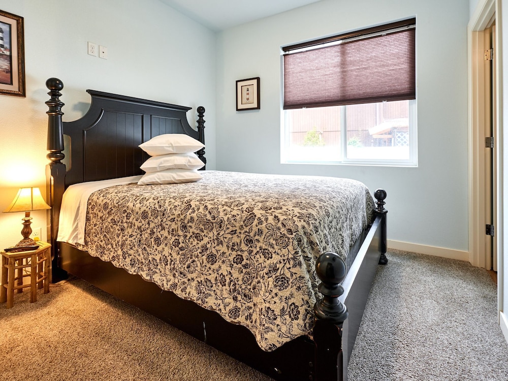 Large Vacation Home,10bd/8ba Beach Unique Whale Watching From Beach - Oregon