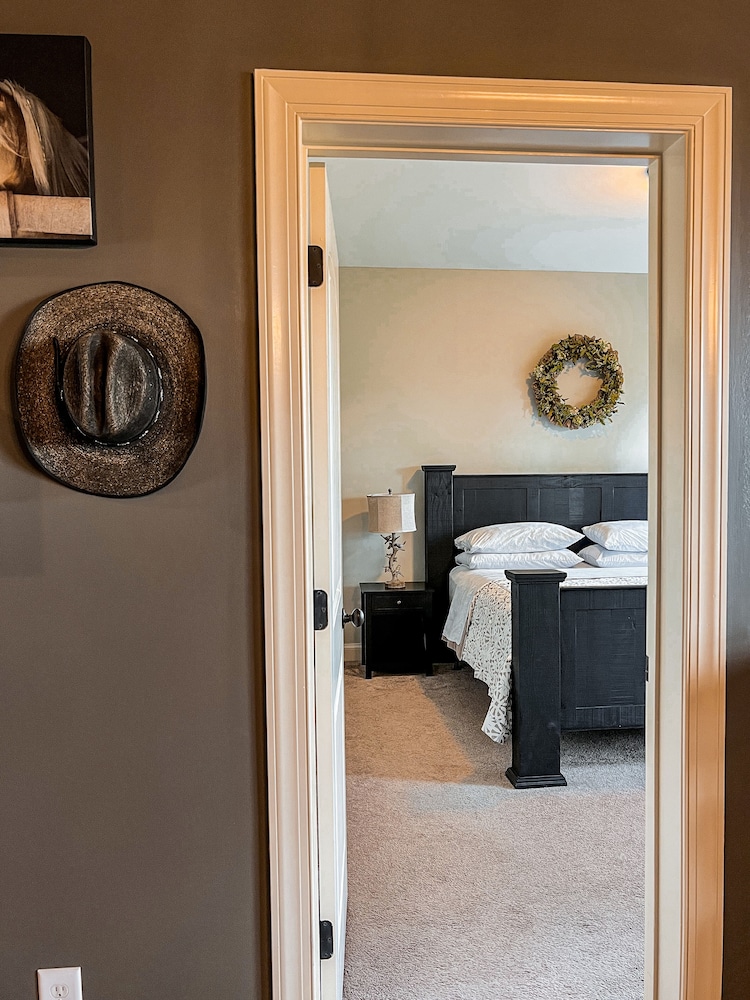 Indulge In Relaxation:king Bed Suite With Park Access For Your Ultimate Getaway! - Hendersonville, TN
