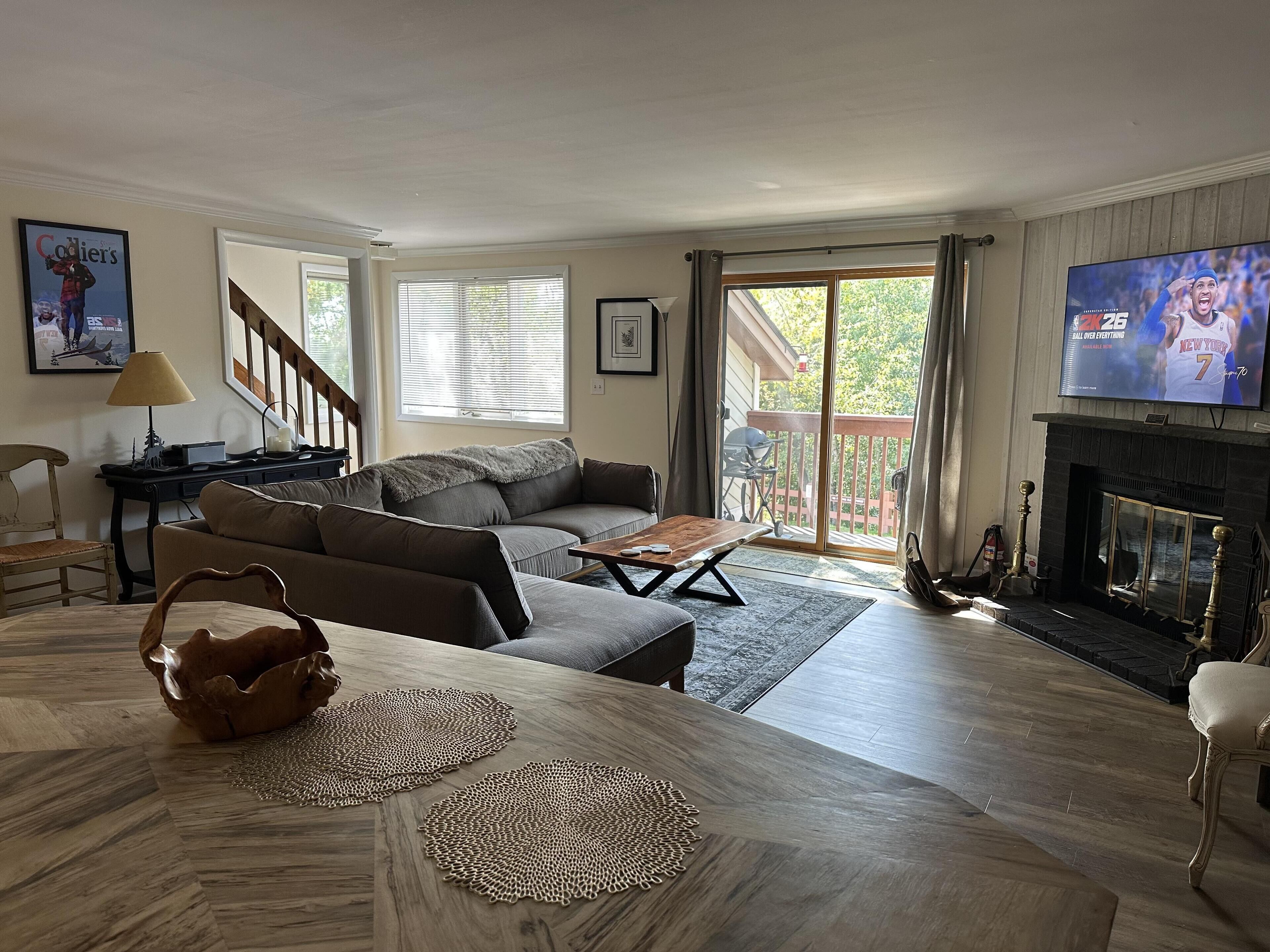 Redecorated Roomy Townhouse, Mount Snow Views, Shuttle To Mountain,pool - Stratton, VT