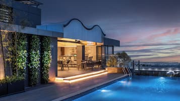 Piscina externa, funciona das 6h às 20h, salva-vidas no local