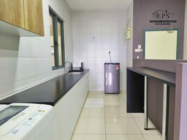Apartamento Familiar, 2 quartos, não fumadores | Cozinha privada | Um frigorífico/congelador grande, um micro-ondas, uma placa de cozinha 