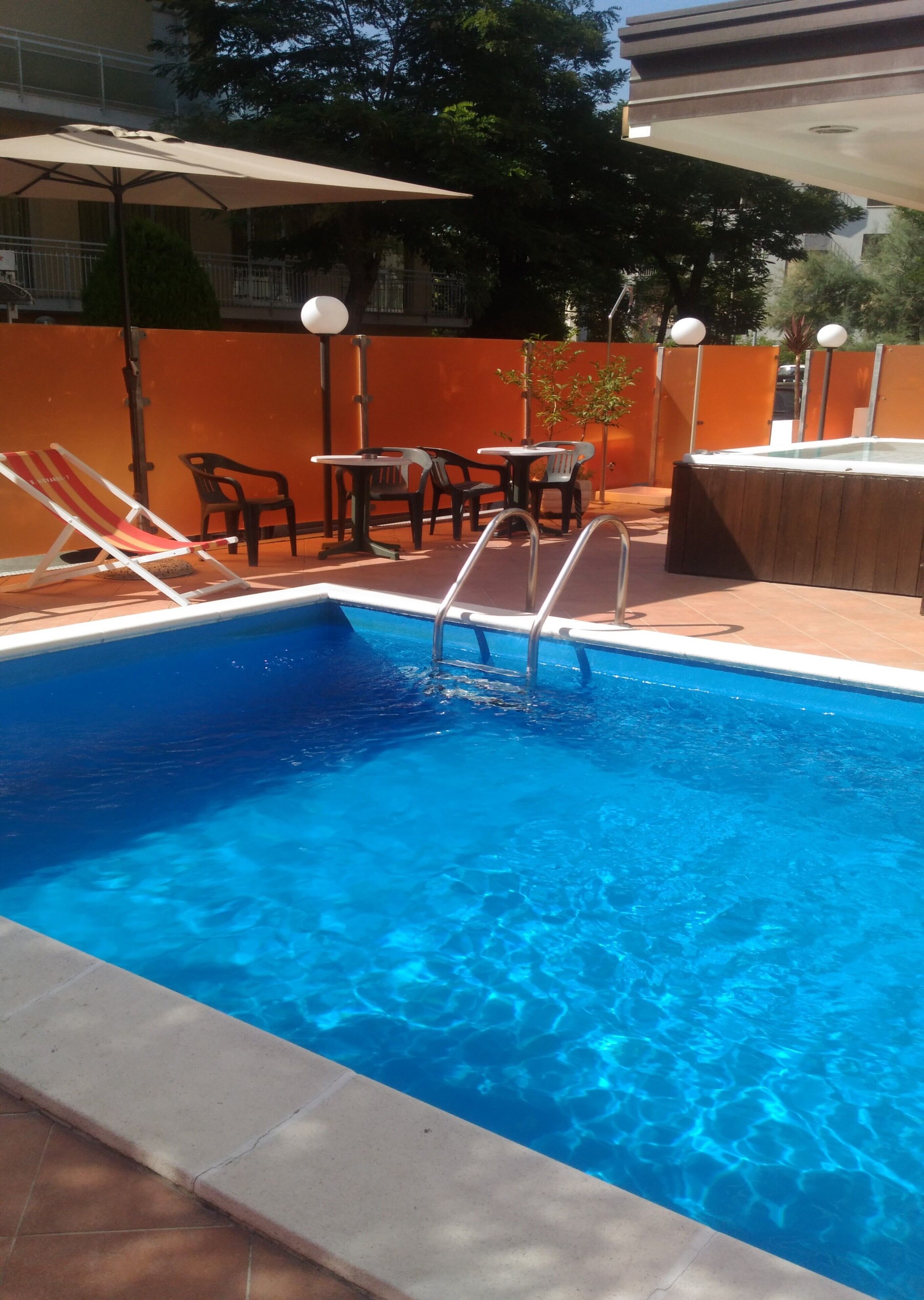 Piscina exterior sazonal 