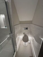 Quarto casal | Banheiro | Produtos de toalete grátis, secador de cabelo, toalhas de banho 