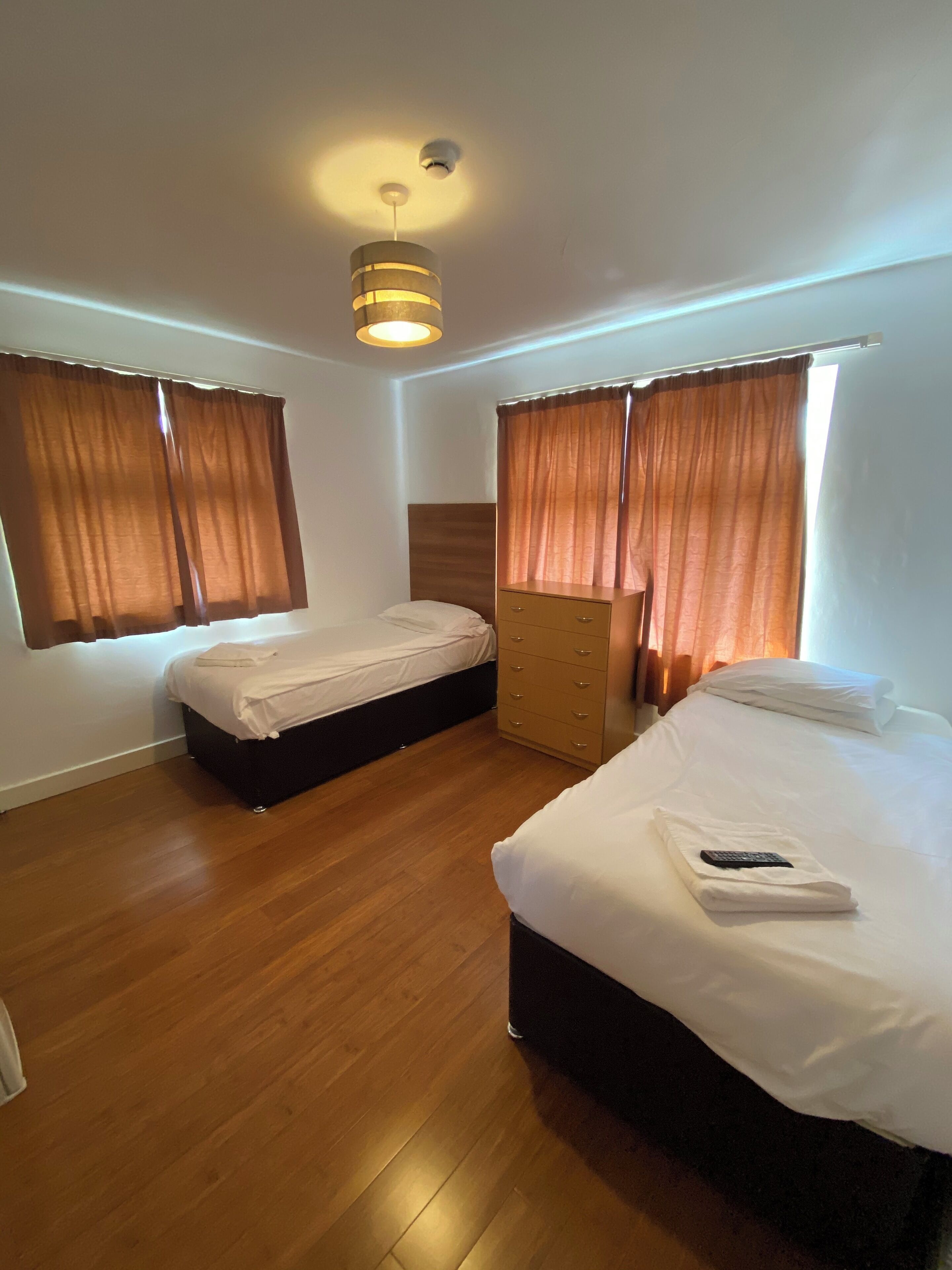 Secretária adequada para computadores portáteis, ferro/tábua de engomar 