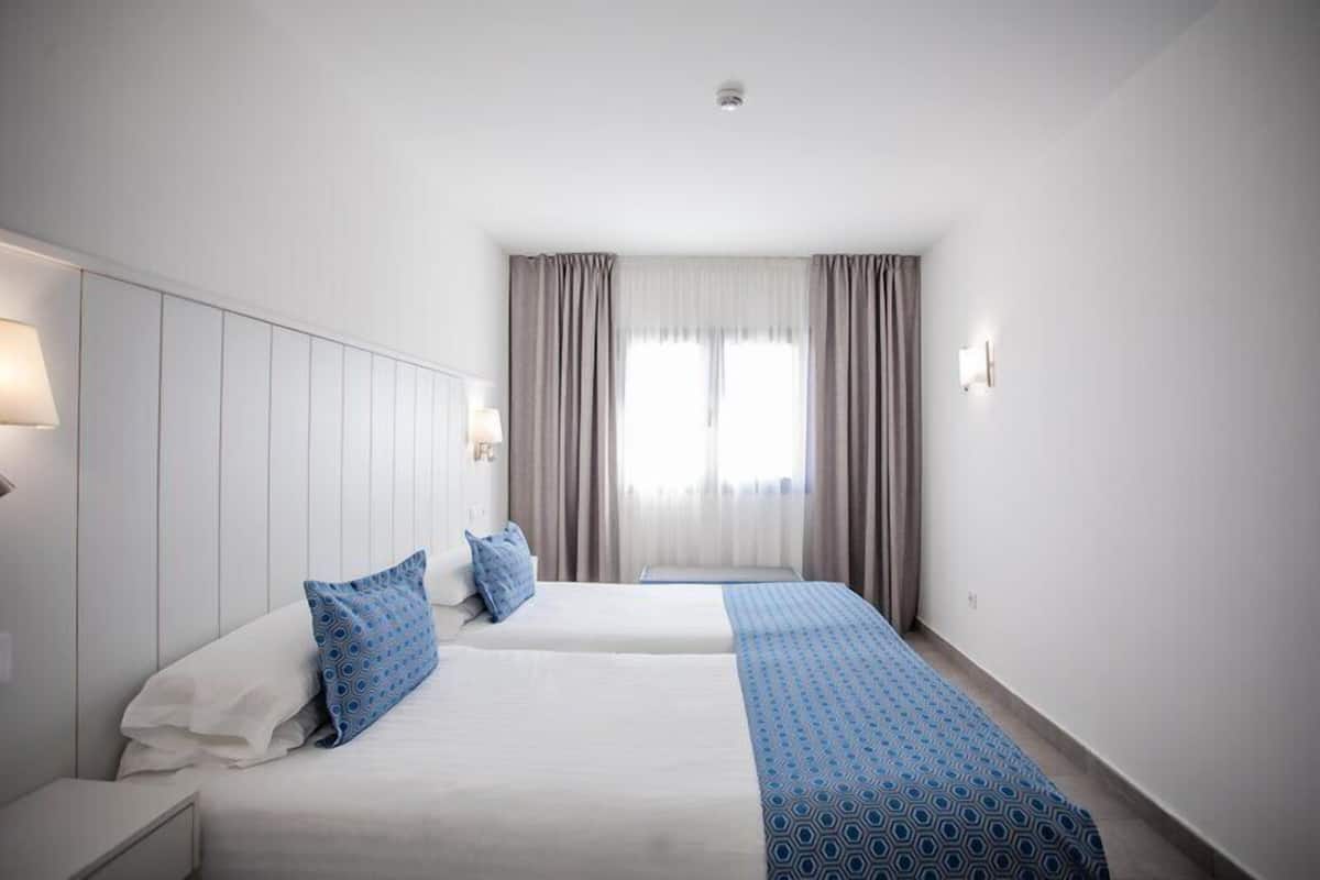 Cofres nos quartos, Wi-Fi de cortesia, roupa de cama