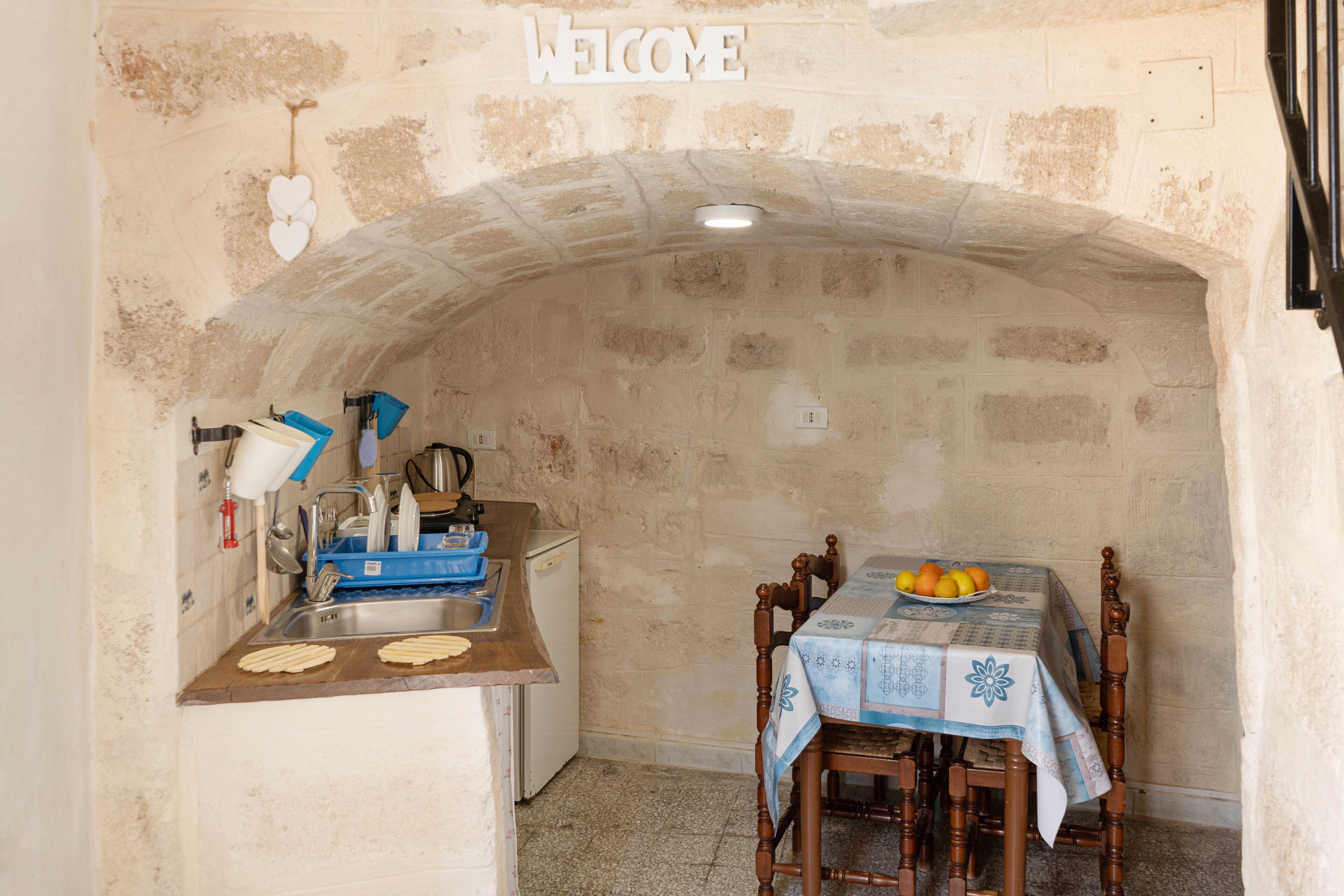 Apartamento | Cozinha privada | Um frigorífico, uma placa de cozinha, uma cafeteira/bule 