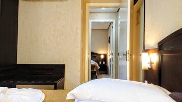 Quarto Familiar (Luxo Conjugado) | Minibar, secretária, quartos insonorizados, ferro/tábua de engomar