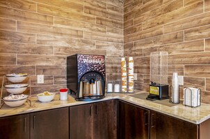 Café da manhã com buffet grátis todos os dias