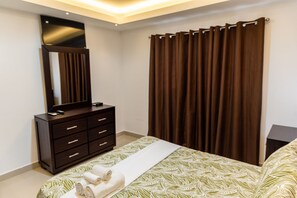 Apartamento, 3 quartos | 1 quarto, secretária, ferro/tábua de engomar, Wi-fi grátis 