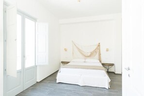 Quarto casal ou duplo, sacada | Escrivaninha, berços (sobretaxa), camas extras/dobráveis (sobretaxa)