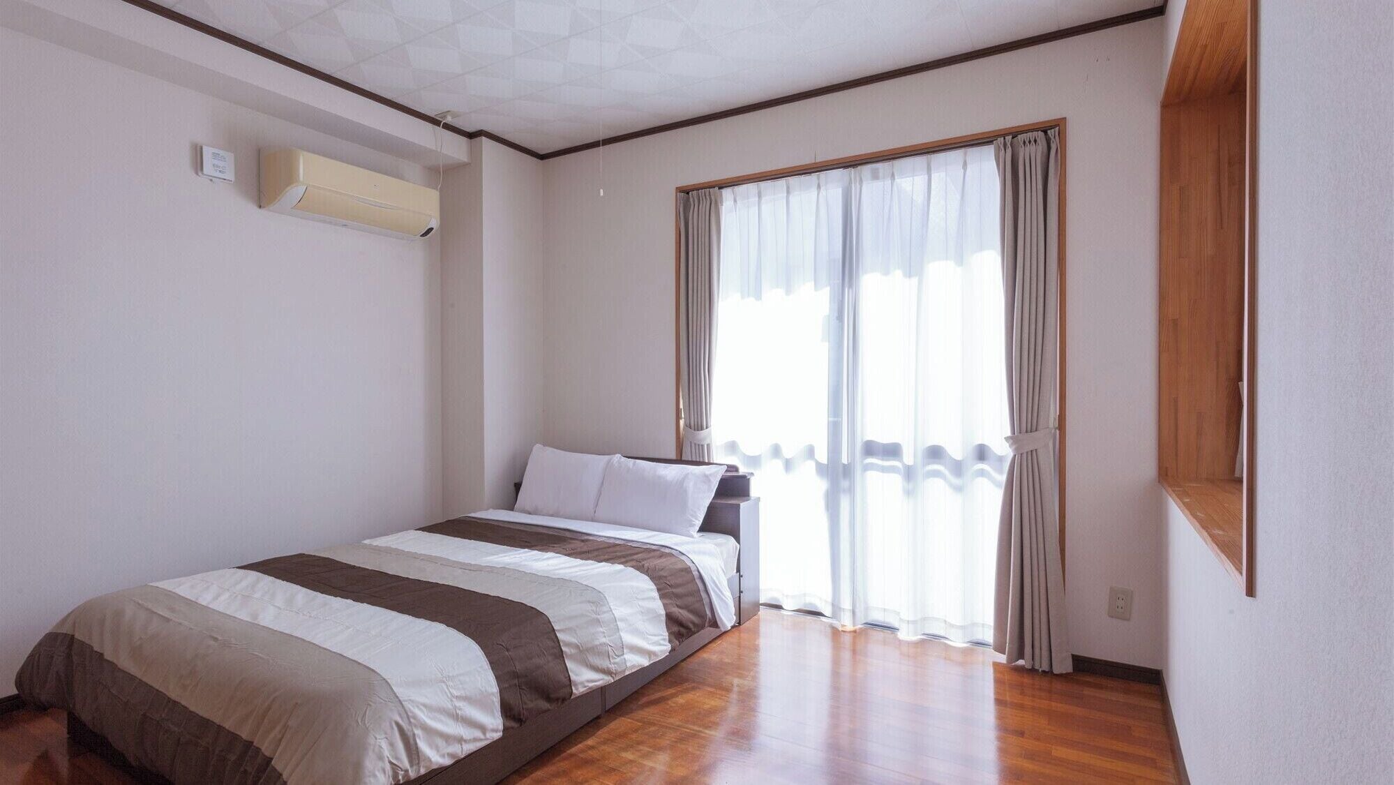 4 quartos, Wi-Fi de cortesia, roupa de cama