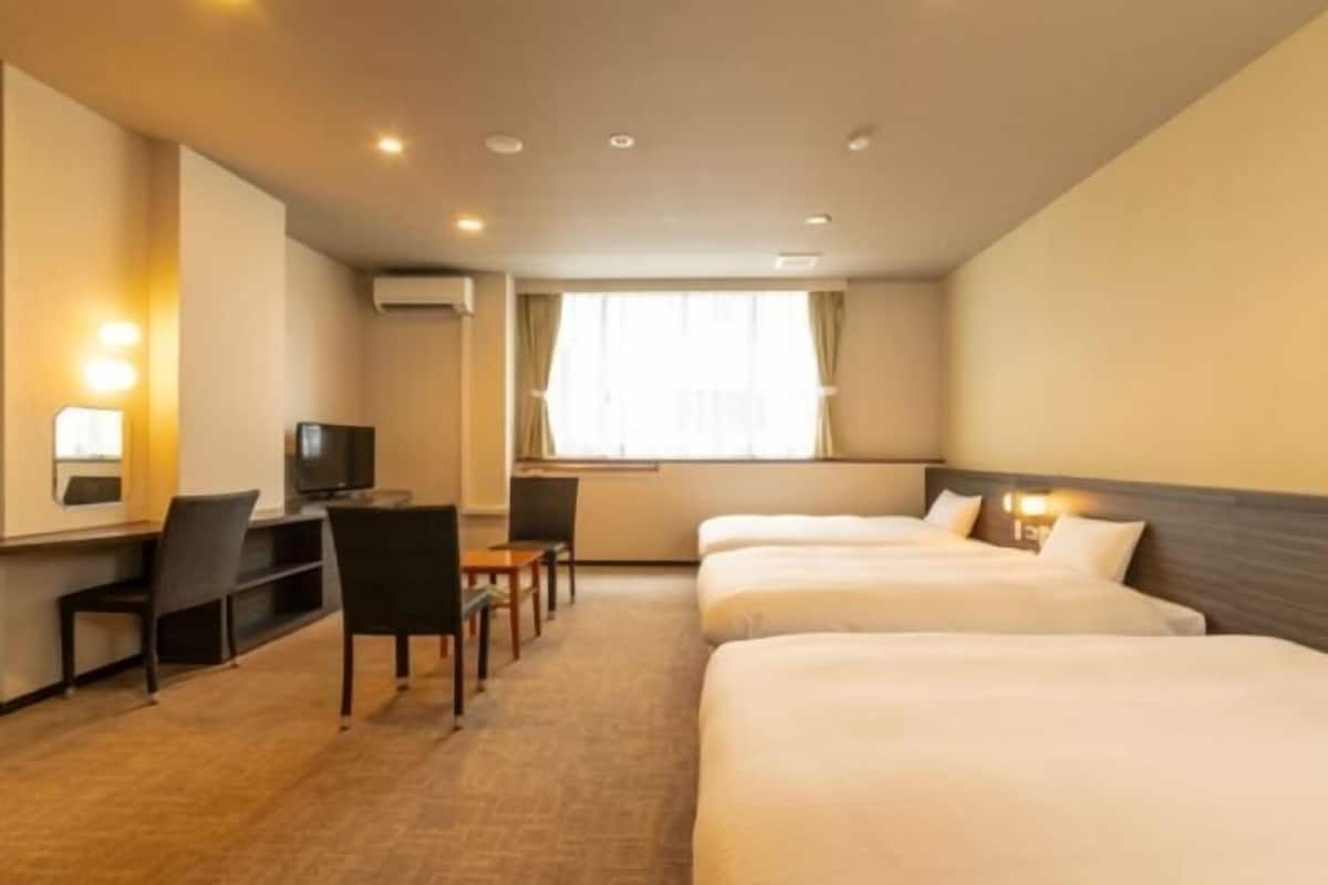 Cofres nos quartos, cortinas blackout, roupa de cama