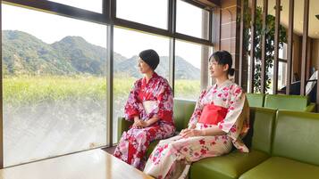 Área de estar no saguão