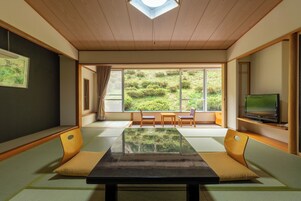 Quarto, para não fumantes (Japanese Style, Main Bldg. 12 Tatami) | Cofres nos quartos, roupa de cama