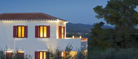 Apartamento luxo, 1 quarto, sacada, vista para o mar | Vista do quarto