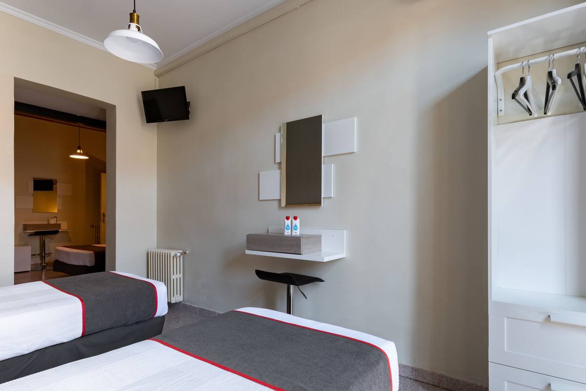 Secretária, Wi-fi grátis, roupa de cama fornecida 