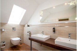 Secretária, Wi-fi grátis, roupa de cama fornecida 