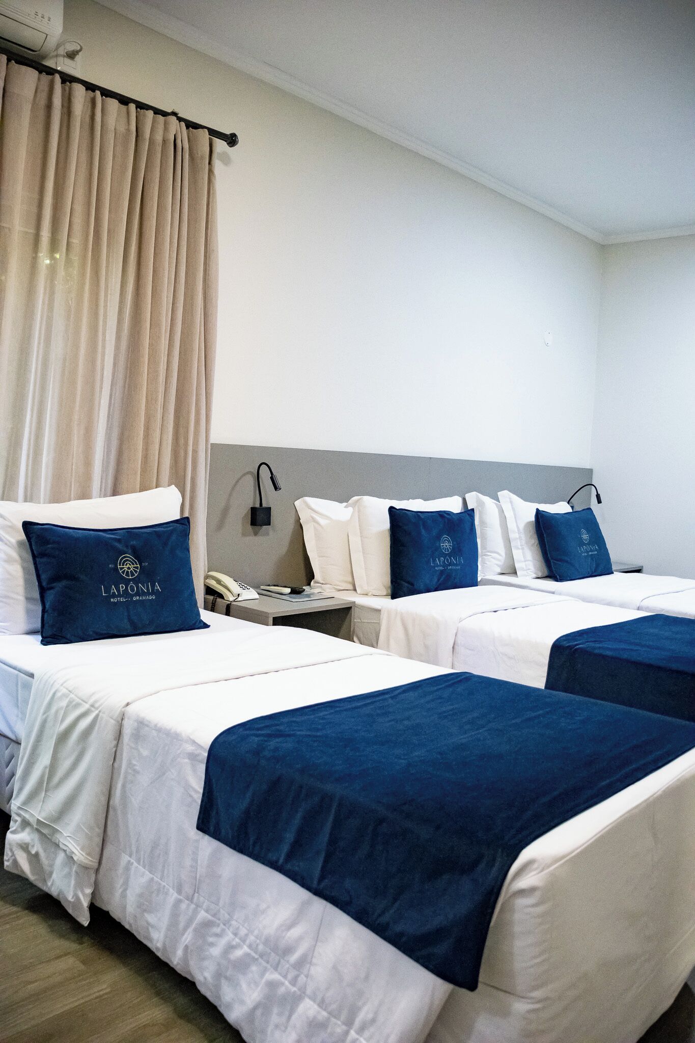Quarto Triplo de Luxo | Minibar, cortinas/cortinados opacos, quartos insonorizados 