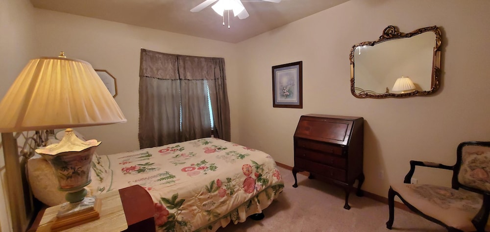 Walking Distance To The Marina With Hot Tub - Arkansas