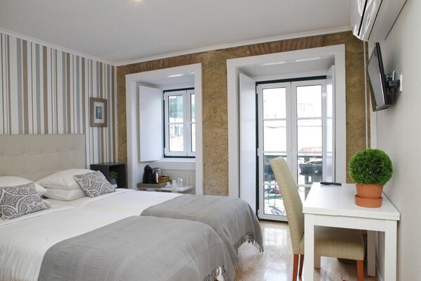 Quarto Duplo ou Twin Comfort | Cofre no quarto, com decoração personalizada