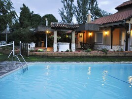 Piscina exterior sazonal