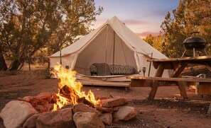 Barraca premium, 1 cama King, ar-condicionado, vista para a montanha | Terraço/pátio