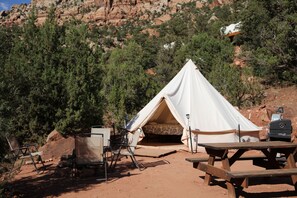 Barraca luxo, 2 camas Queen, ar-condicionado, vista para a montanha | Roupas de cama premium, edredons de pluma, individualmente mobiliados