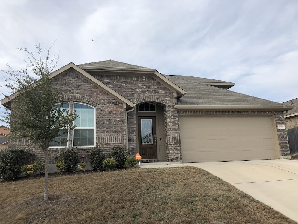 *Spacious Home Away From Home! Lots Of Comforts Included. Perfect For Family! - Round Rock, TX