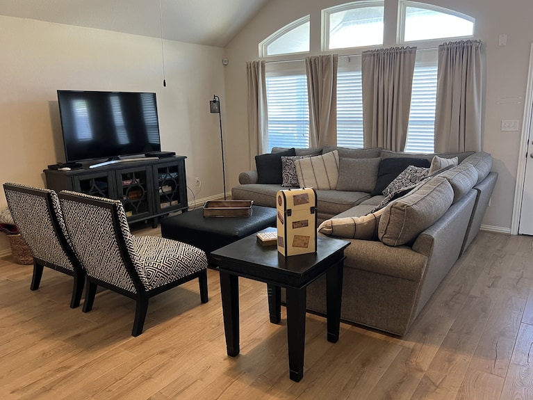 * Amplio 2600 Pies Cuadrados Austin / Round Rock Retreat * ¡Todo Es Nuevo!¡entrada Sin Llave! - Round Rock, TX