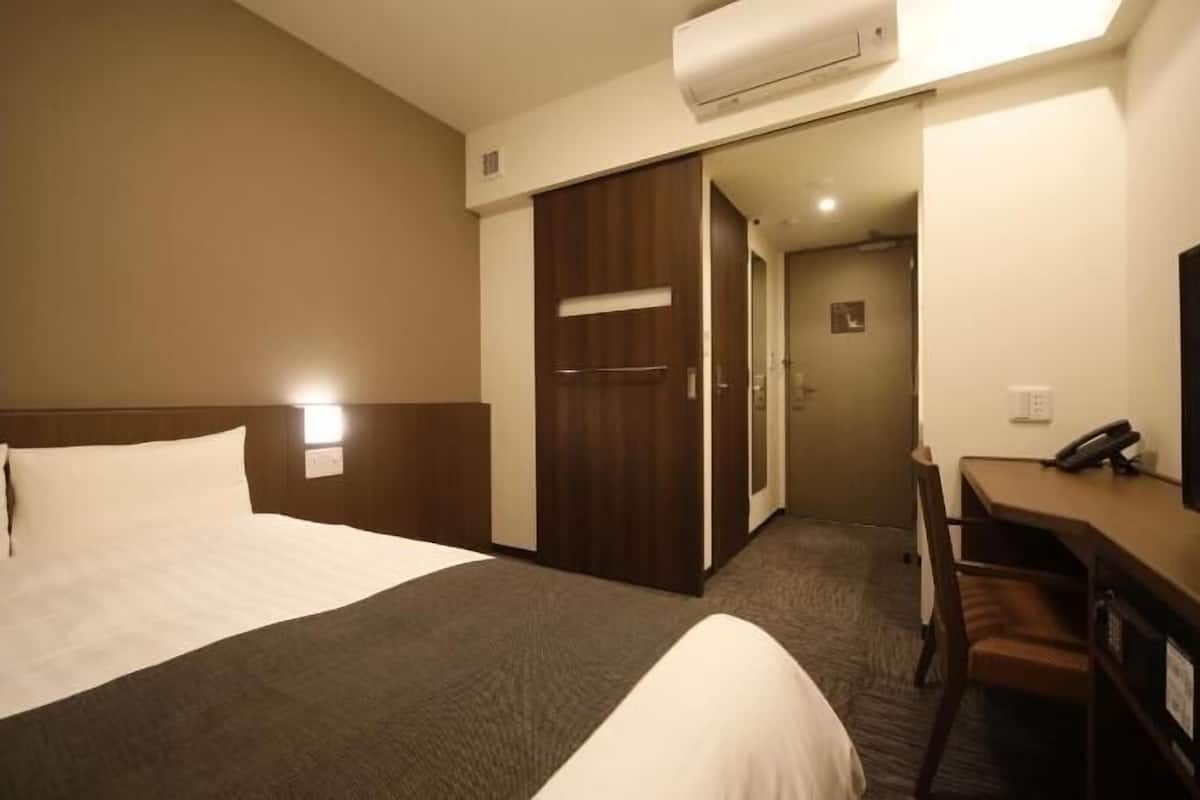 Cofres nos quartos, quartos à prova de som, Wi-Fi de cortesia