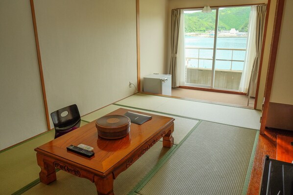 Quarto tradicional, banheiro compartilhado (Japanese Style, For 3 People) | Cofres nos quartos, Wi-Fi de cortesia
