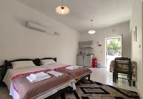 Apartamento Familiar, 1 quarto, varanda | Secretária, quartos insonorizados, ferro/tábua de engomar, Wi-fi grátis 