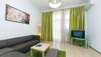 Apartamento, 2 quartos (Gorkogo st. 12) | Sala | TV de ecrã plano