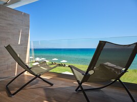 Seaside Suite with Panoramic Sea View | Vista para a praia ou o mar