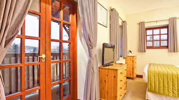 Quarto Duplo, varanda (Room 8) | Roupa de alta qualidade, ferro/tábua de engomar, Wi-fi grátis