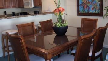 Apartamento em Condomínio Fechado, 3 quartos | Restaurantes