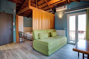 Apartamento Deluxe, 1 quarto (B1) | Sala de estar | TV plasma 