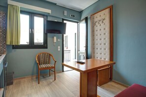 1 quarto, cofre no quarto, secretária, cortinas/cortinados opacos 