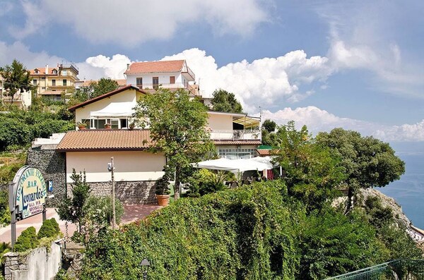 Leonardo's B&b - Furore