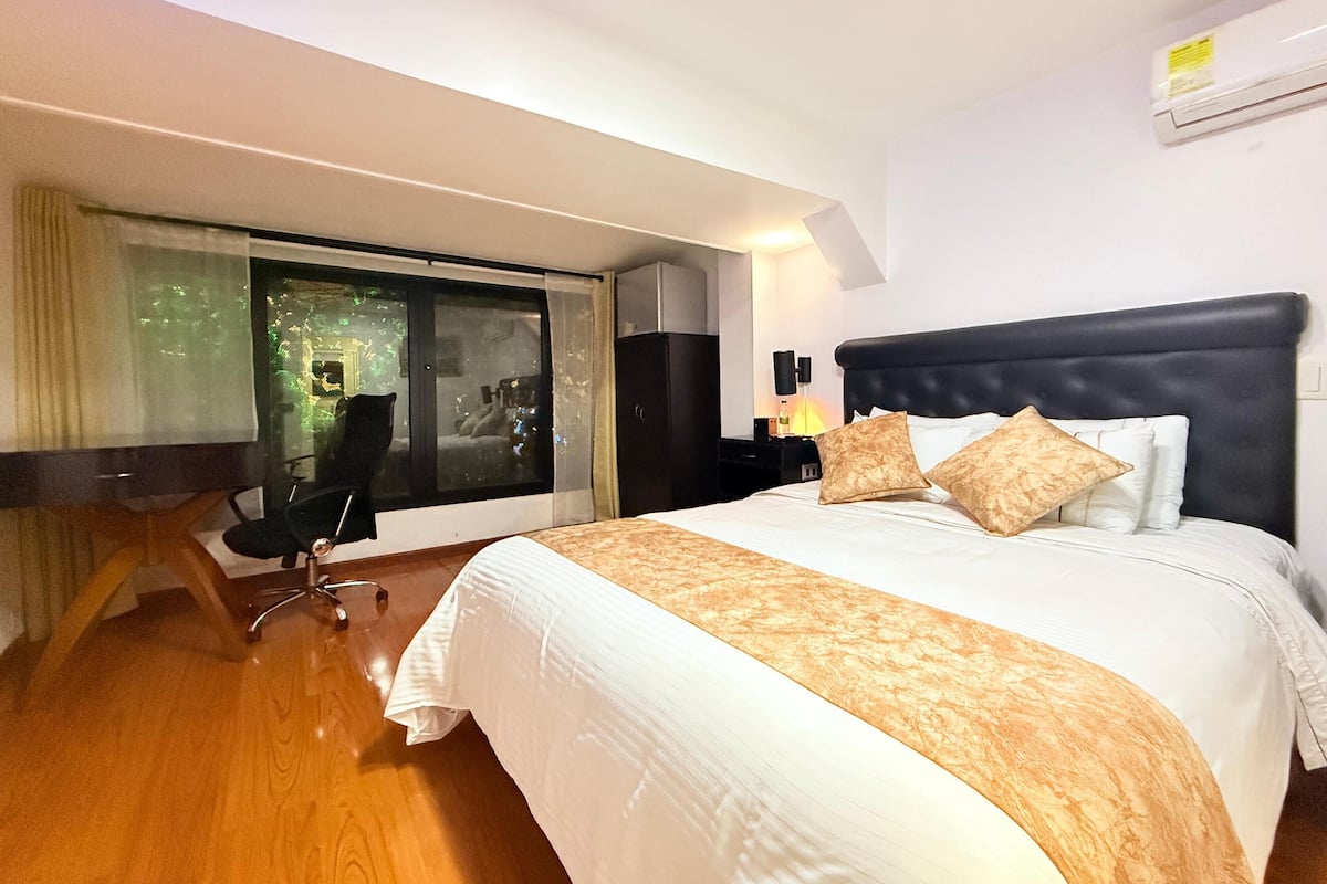 Quarto casal conforto | Banheiro | Chuveiro, chuveiro com efeito de chuva, produtos de toalete grátis