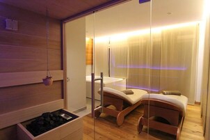 Salas para tratamentos a dois, sauna seca, banheira de hidromassagem