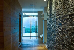 Salas para tratamentos a dois, sauna seca, banheira de hidromassagem