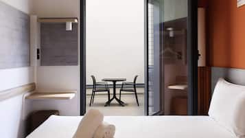 Secretária, quartos insonorizados, Wi-fi grátis