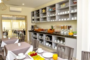 Buffet de pequeno-almoço