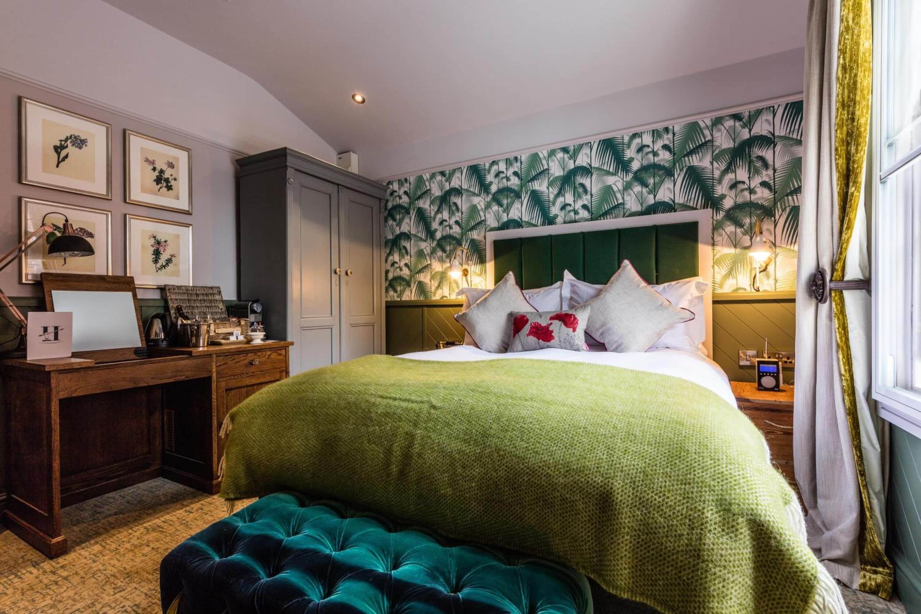 peter worth handbridge