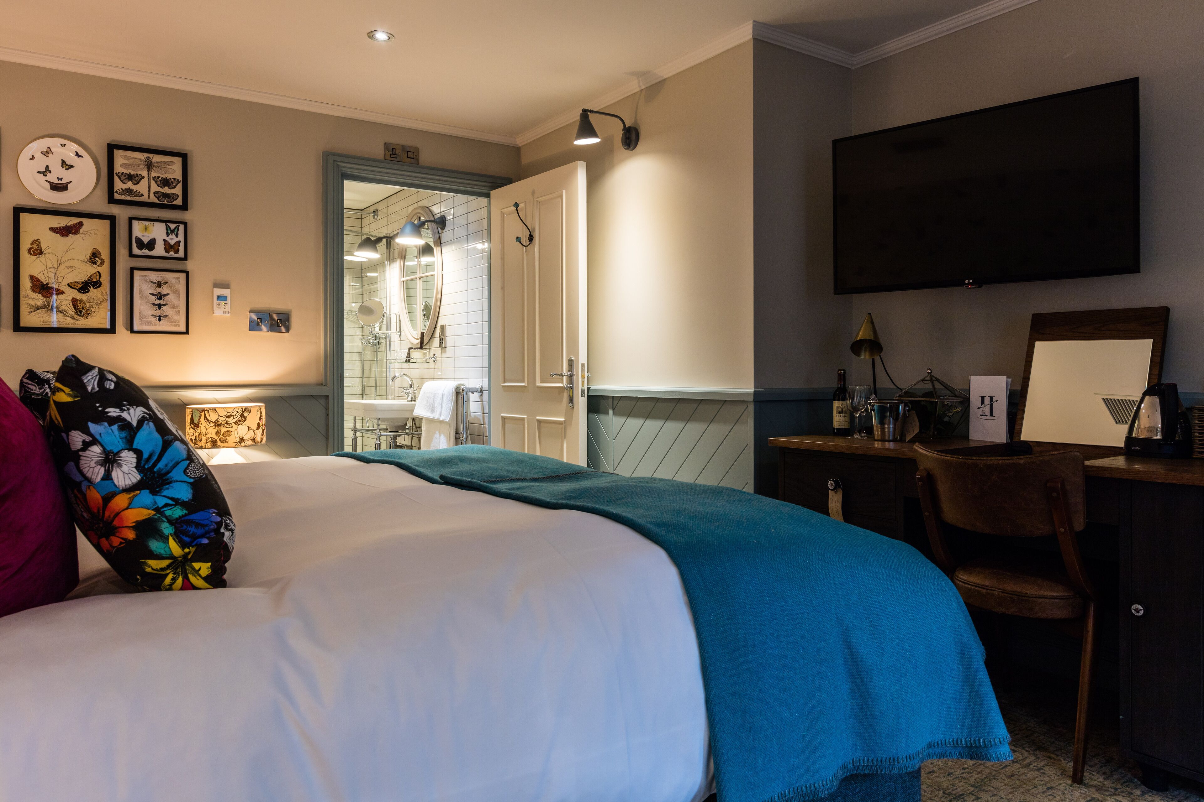 peter worth handbridge