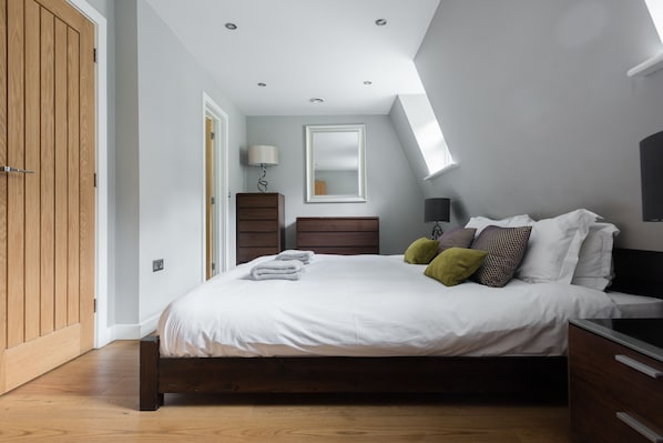 Casa (3 Bedrooms) | Secretária, secretária adequada para computadores portáteis