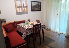 Apartamento, casa de banho anexa (5) | Cozinha privada | Um frigorífico, um micro-ondas no espaço comum 