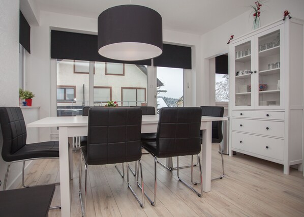 Apartamento, 2 quartos, varanda | 2 quartos, secretária, quartos insonorizados, Wi-fi grátis 