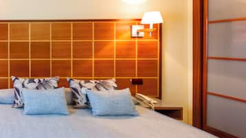Quarto Quádruplo Standard | 1 quarto, minibar, cofre no quarto, secretária